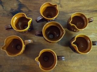 Set boccali-tazze in ceramica e legno con decori