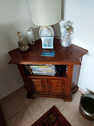 Mobiletto ad angolo per tv