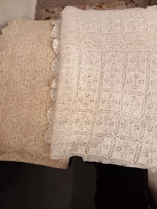 lotto di due coperte fatte a mano