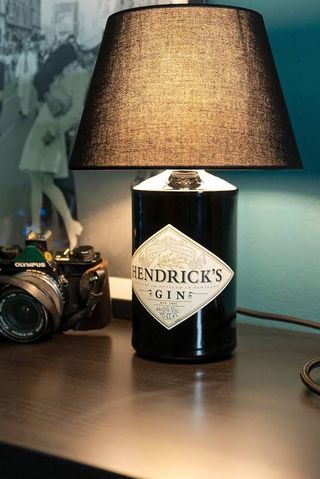 Lampada artigianale con gin hendriks