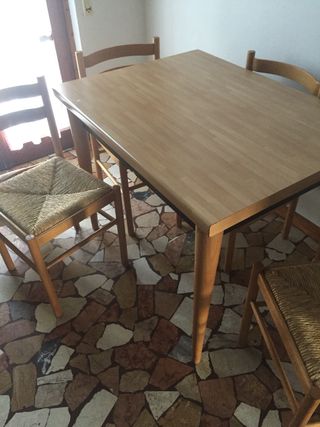 Tavolo più 4 sedie 