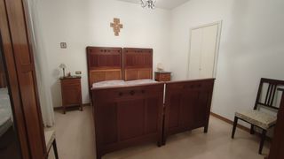 camera doppia completa in legno intagliato