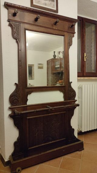 appendiabiti in legno con specchio 