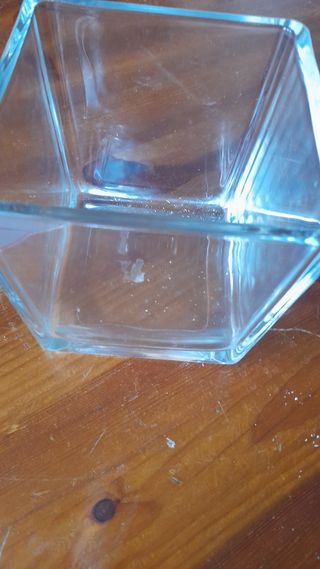 vaso di vetro quadrato