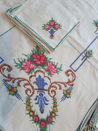 tovaglia ricamata a mano x12 ricamo punto croce 