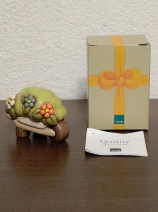 Statuetta Carriola con fiori Country Family Thun