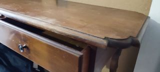 scrivania in legno di noce