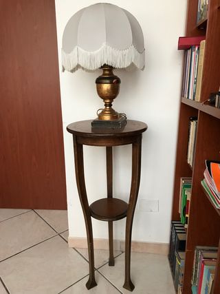 Tripiede con lampada