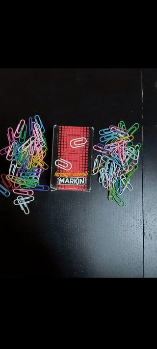 100 fermagli colorati
