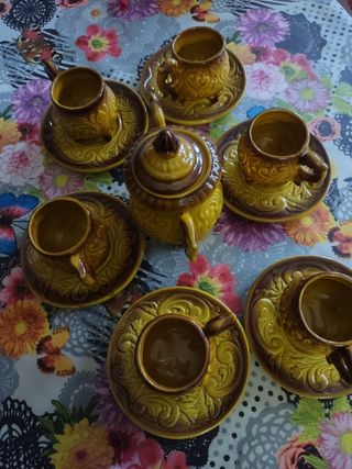 set di tazze con teiera vintage