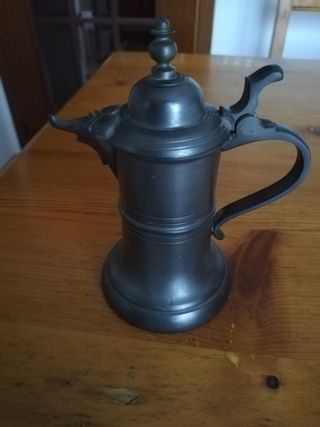  Caffettiera in peltro lavorata a mano