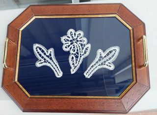 Vassoio legno con centrini interni