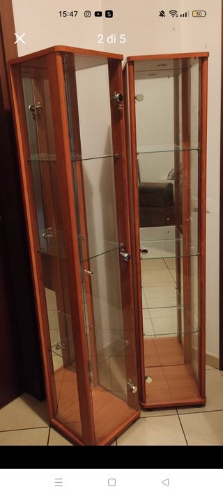 Vetrine a tre piani in vetro legno con specchiera
