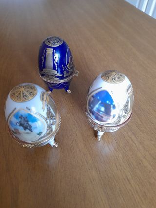 3 soprammobili/portagioie uova decorati in ceramic
