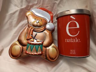 Scatole di latta natalizie: un barattolo e un orse