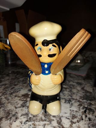 Elemento di decoro, chef con posate di legno