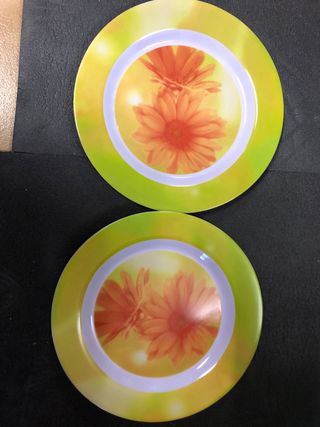 3 piatti in melamina 