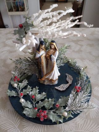 PRESEPE SU PIATTO DI VETRO BLU CON BRILLANTINI