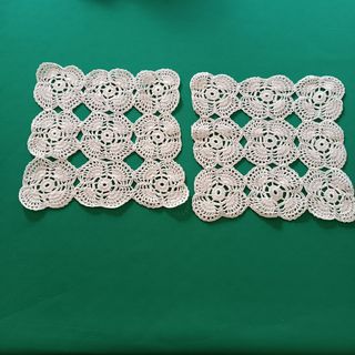 Coppia centrini ad uncinetto 