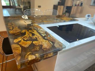 Piano colazione in resina e radici d’ulivo 