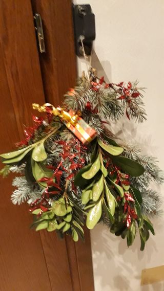 Ghirlanda di  di Natale in materiale fresco 