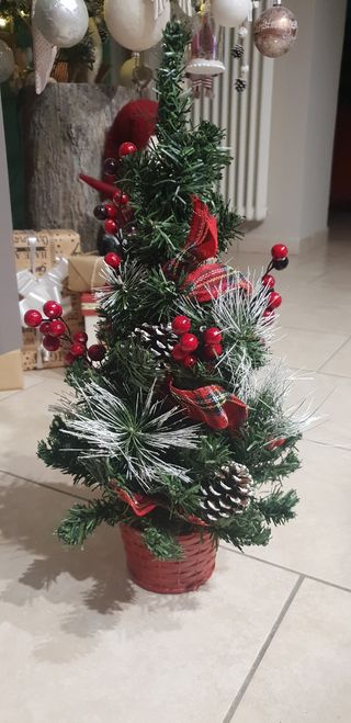 albero natale con bacche rosse e pigne 50 cm 