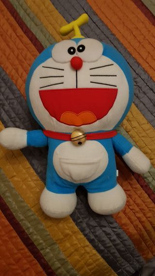 Pupazzo doraemon originale.