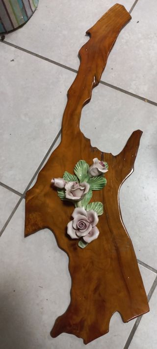 quadro di legno con fiori in ceramica € 15 
