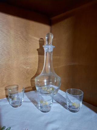 bottiglia liquore + 3 bicchierini 