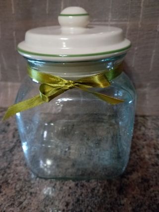 barattolo in vetro a base quadrata con tappo in ce