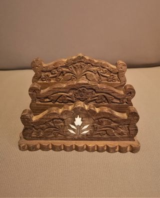 Portacorrispondenza in legno lavorato