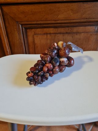Decorazione grappolo uva in pietre dure