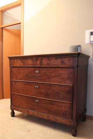 Cassettone antico in legno