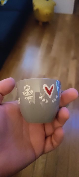 Set di 6 tazzine bicolor con cuori in rilievo