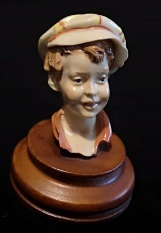 Testa di bambino in porcellana