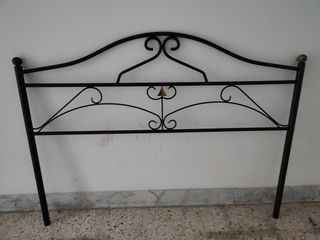 Letto in ferro battuto.