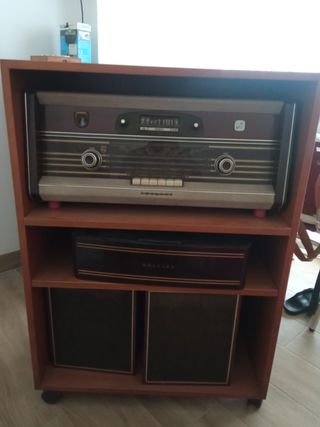 radio y lector de vinilos antiguos de segunda mano por 250 EUR en ...