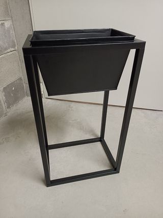 Portavasi nero nuovo