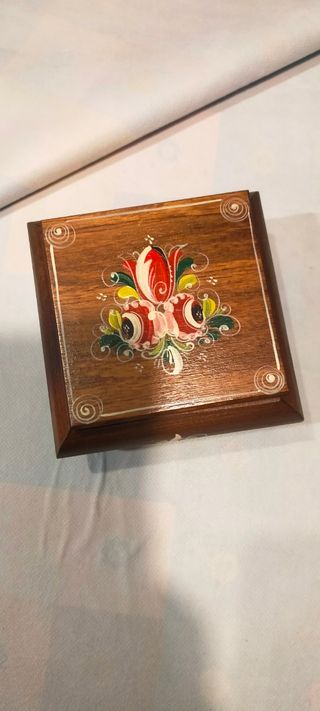 scatola in legno dipinto