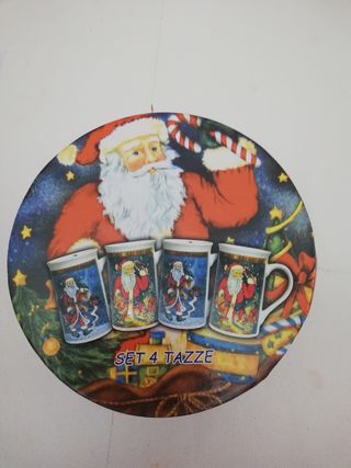 Tazze da colazione natalizie in confezione regalo.