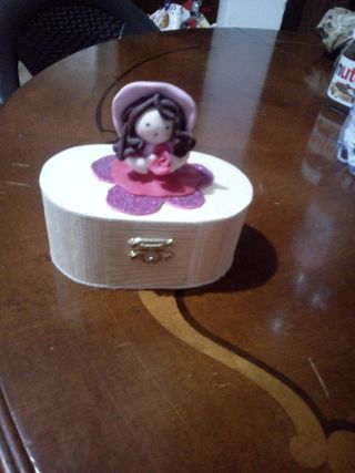 bauletto con bambolina in fimo