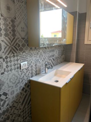 Mobile bagno con lavatrice