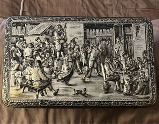 Antica scatola in rilievo 