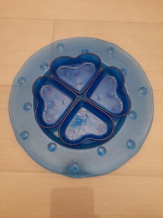 Vassoio con ciotole a forma di cuore aperitivo