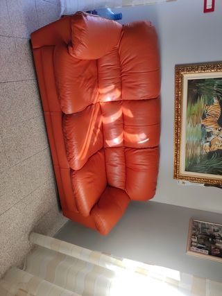 divano in pelle. lunghezza 190 larghezza 95.