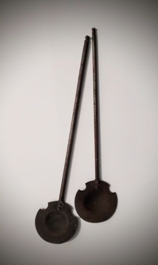 DOS BADILES ANTIGUOS. de segunda mano por 15 EUR en Ocón en WALLAPOP