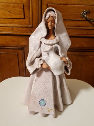 Scultura in ceramica donna sarda Massidda