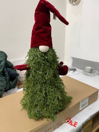 Pino gnomo natalizio in plastica h 62 cm 