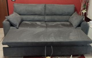 Divano con meccanismo di estrazione 