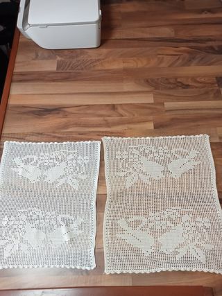 Centrini ricamati a mano € 4 la coppia